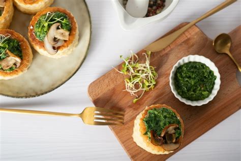 Волованы из слоеного теста простой и вкусный рецепт как приготовить пошагово