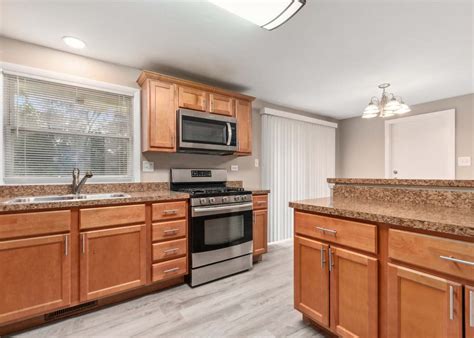 1332 Fairlane Dr Schaumburg Il 60193 Redfin