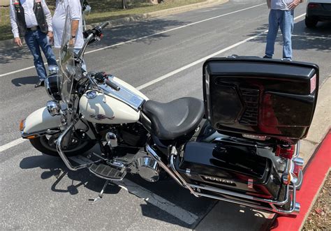 Harley Davidson Flhpi Road King Police For Sale In Leander Tx Item