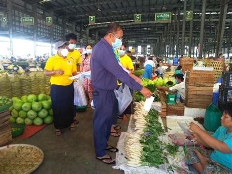 အင်းစိန်မြို့နယ်၊ တညင်းကုန်းဈေး၌ ဈေးရောင်းချသူများနှင့် ဈေးဝယ်လာသူများအား ကိုဗစ် ၁၉ ရောဂါ ကာကွယ