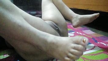 Meena Bhabhi Ko Zameen Pr Leta Kr Sex Kra XNXX COM