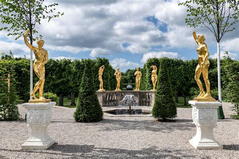 건축 설계 관광 명소 구름 낀 하늘 낮은 색소폰 네디에스 녹지 대칭의 독일 랜드마크 럭셔리 문화 유산 분수