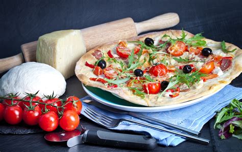 Tomato Pepper Still Life Pizza Wallpaper Coolwallpapersme