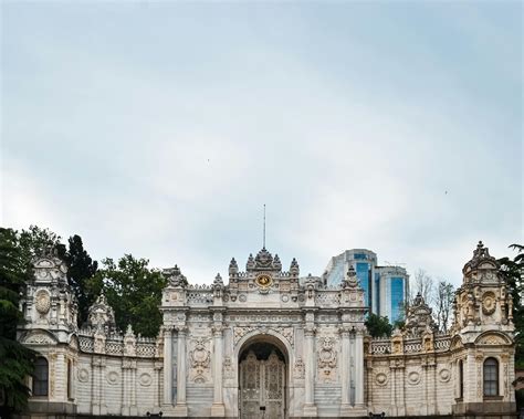 강가 건물 외관 건축 관광 관광 명소 궁전 당당한 건물 도시 경관 도시 여행 도시 풍경 돌마 바흐 체 궁전 랜드마크 마린 뷰 만만한 곳 문화 유산