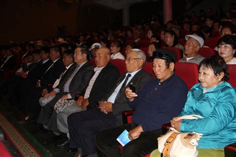 МОНГОЛ УЛСАД БАРИЛГЫН САЛБАР ҮҮСЧ ХӨГЖСӨНИЙ 90 ЖИЛИЙН ОЙГ ДАРХАНЧУУД ТЭМДЭГЛЭН ӨНГӨРҮҮЛЛЭЭ