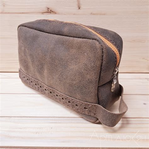 Несесер от естествена кожа Онлайн и Цена