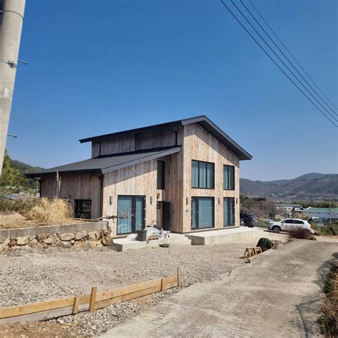 주택백화점 전원주택모듈러주택조립식주택목조주택패시브하우스 품격있는 탄화목 외장마감 패시브하우스 국내에선 찾아볼수 없는 최고의 탄화목으로 주택의 품격을 높입니다