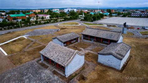 Хэнтий аймгийн сэцэн хааны музейн орчмыг цэцэрлэгт хүрээлэн болгон тохижуулжээ