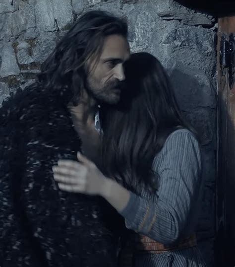 Theo Theodoridis Casado 3bf4xfvpz