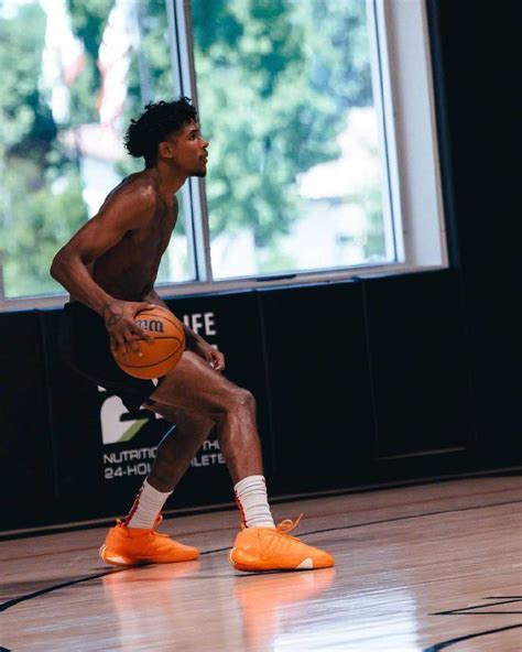 组图杜兰特杰伦 格林一同训练 Kd似乎有所增重 搜狐大视野 搜狐新闻