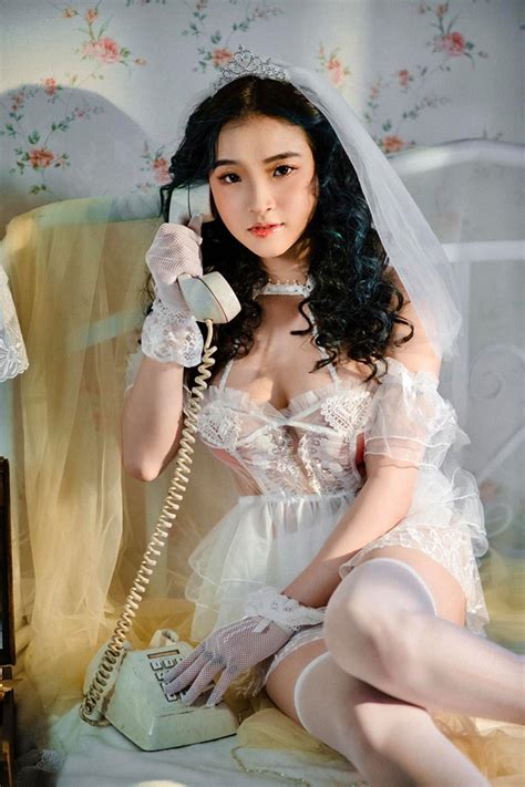 Hai cô gái mặc áo dài hấp dẫn không tưởng gây mê với dung nhan nóng bỏng Người đẹp Việt Giải Trí