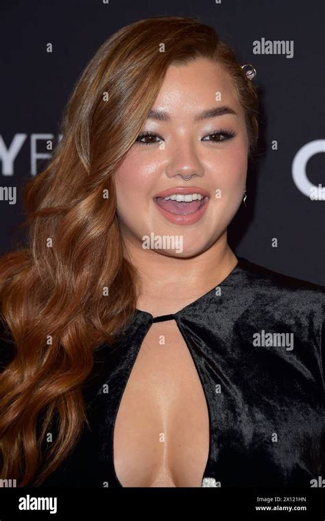 Elizabeth Yu Beim Screening Der Netflix Serie Avatar The Last