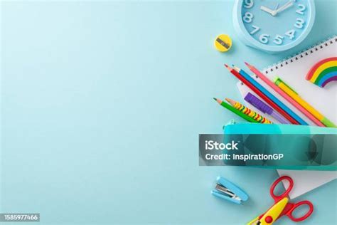 문구류 필통 펜 앨범 플라스틱 스테이플러 가위 숫돌 알람 시계와 같은 미술 수업 설정의 최상보기로 창의력을 발휘하십시오 텍스트