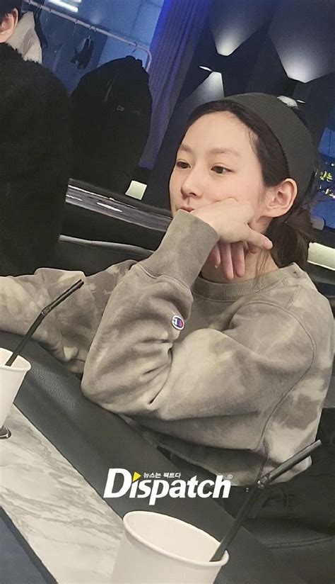 金赛纶被目击在酒吧熟练地玩德州扑克网友这是生活艰辛吗