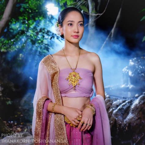 ส่อง 10 ดาราสาว ใส่ชุดไทย สวยสง่าตามแบบฉบับสยามเมืองยิ้ม The Bangkok Insight