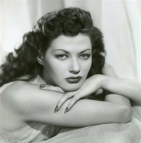 Hollywoodsinama Young Yvonne De Carlo Facebook