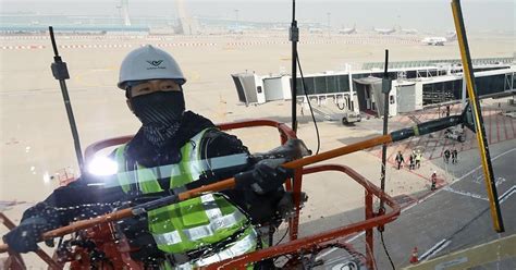 인천공항은 봄 맞이 변신 중