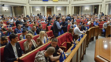 Верховна Рада ухвалила законопроєкт про підвищення зарплат працівникам міністерств Новини Live