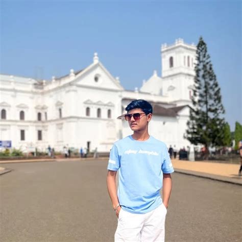 S A K S H A M Sakshamsolanki2720 • Threads Say More