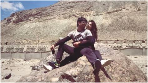 On Sushant Singh Rajputs Death Anniversary Rhea Chakraborty Remembers Him With Pink Floyd Song