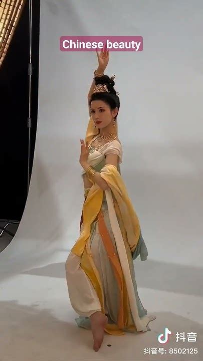 中国维吾尔族艺人哈妮克孜扮演敦煌飞天女china Uyghur Artist Hanikezi Acts As A Flying Apsara Of Dunhuang Caves Youtube