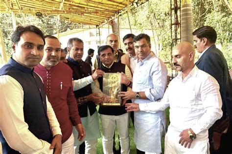 Delhi Delegation Meets Minister To Address Ongoing Road Blockade At