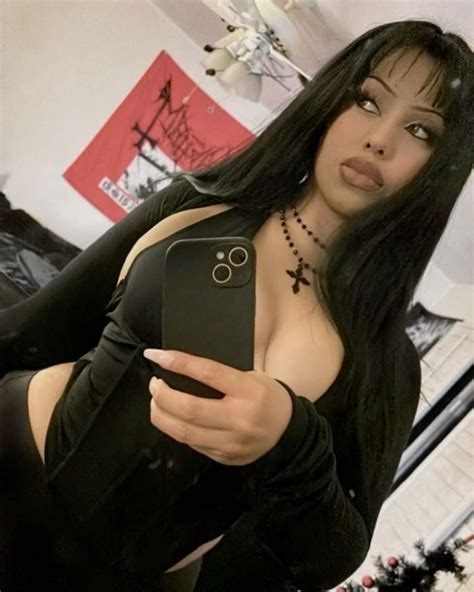 Goth Baddie Aesthetic Goth Baddie Outfits Pretty Latina Pics Insta