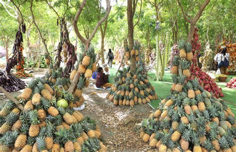 លោកជំទាវ ឧកញ៉ា សៀង ចាន់ហេង រៀបចំពិធីបុណ្យទេសនាមហាជាតក រយៈពេល៤យប់ ៥ថ្ងៃ នៅរមណីយដ្ឋានរាជិនីលង្វែក