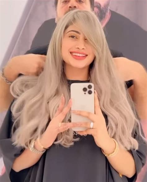 පියුමි හංසමාලි සුද්දෙකුට කියලා ලක්ෂ 15ක් දීලා කරගත්ත මෙන්න