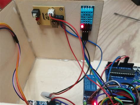 基于arduino的温室大棚环境监测与控制系统：实时监测温湿度、气体浓度和土壤湿度，手机蓝牙远程控制风扇和窗户开关，基于arduino的温室大棚环境监测与控制系统：实时监测温湿度、空气质量和