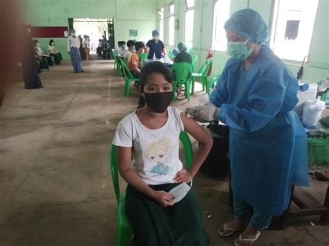 ကျိုက်မရောမြို့နယ်၌ အသက် ၁၂ နှစ်နှင့်အထက် ကျောင်းသား ကျောင်းသူများအား ကိုဗစ် ၁၉ ရောဂါကာကွယ်ဆေး