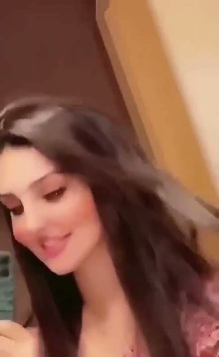 البنات تبوس بعض Youtube