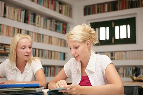 화이트에 그의 공부 마감 시간을 놓친 학생 사진 배경 및 무료 다운로드를위한 그림 Pngtree