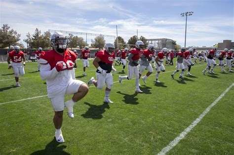 Unlv Football Spring Showcase Unlv Football Players Warm Up Ahead Of