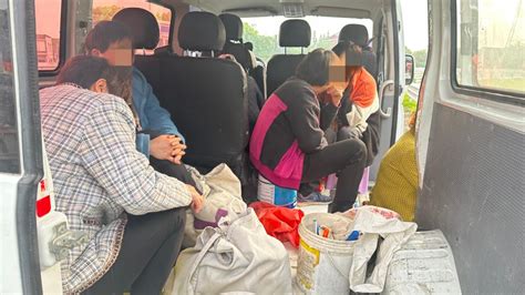 核载5人面包车实载14人司机受朋友委托带工人干活 七环视频 澎湃新闻 The Paper