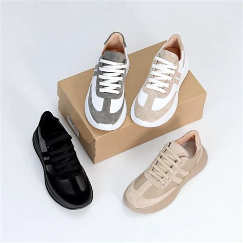 Жіноче Взуття 👠 кросівки • кеди • туфлі • босоніжки • обувь 🏷 Ціна 1550 грн Код 23756 Матеріал