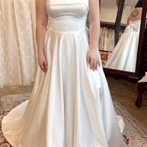Dreamyannie Women Ivory Wedding Dress Strapless Satin Bridal Dress With