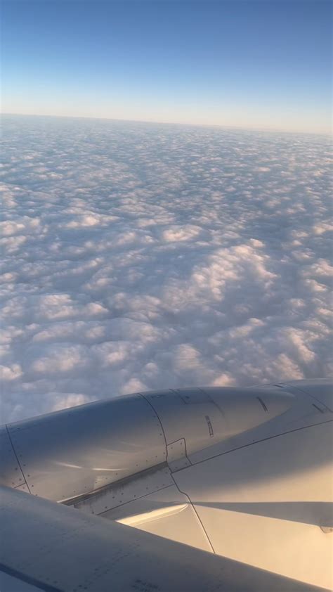 정혜정 구름위를 나는 느낌이란~~~ 아무 느낌이 없습니다 그냥 구름위에 있구나~ 이런 느낌 입니당 ㅋ Instagram