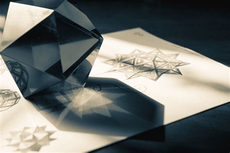 무료 이미지 창조적 인 비행 빛 유리 무늬 상징 그림자 생각하다 에너지 힘 미술 디자인 일광 개념적