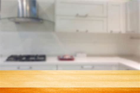 빈 나무 테이블과 흐리게 부엌 Backgroundcan 몽타주에 대 한 사용 또는 귀하의 제품을 표시 0명에 대한 스톡 사진 및 기타 이미지 Istock