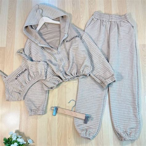 Pretty Ladies Shop 👗👗งานคุ้มจุกๆ น่ารักมากกก เอาไปแมทแยกได้คุ้มสุดๆ เสื้อแขนจั้มพอง ผ้าค้อตตอน