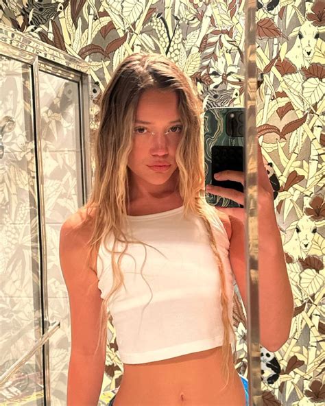 Olivia Ponton Celebmafia