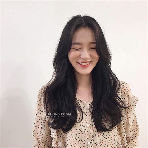 차홍룸삼성점 정보연 잔머리컷 라인컷 빌드펌 그레이스펌 On Instagram “과하지 않은 자연스러운 웨이브스타일 무거운듯 가벼운 레이어드컷 과 헤어라인 라인컷 하늘