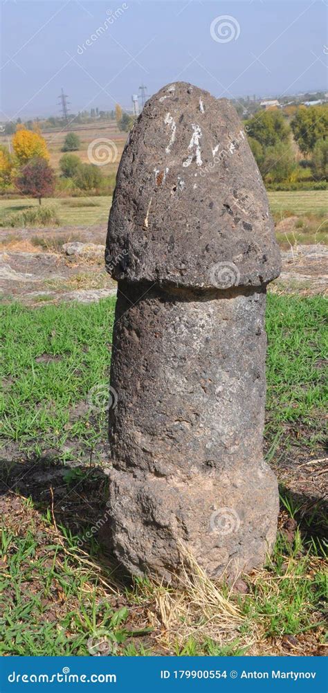 Review Ukiss Shes Mine Or Phallic Symbols Notgays