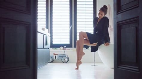 Электрическая женская бритва Philips - YouTube