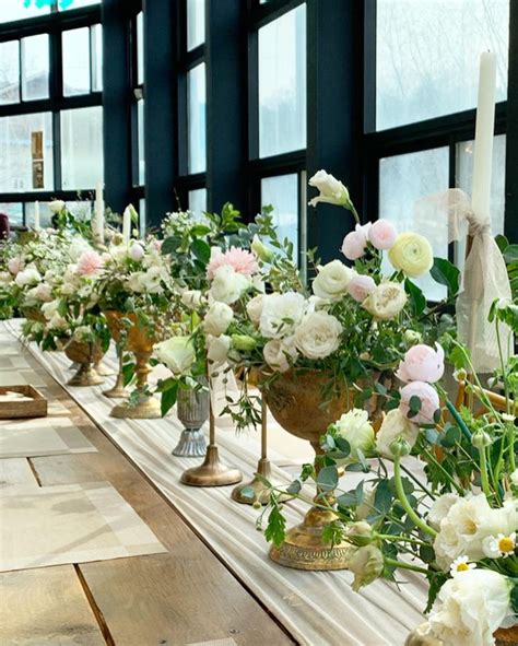 어제는 그리너리웨딩이 있었어요~💕 행복하고 기분좋은 일요일되세요~😘 채희수플라워웨딩 🌷 꽃 눈뜨다 채희수플라워 ⏱ 월 토 10시 8시