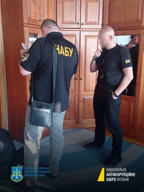 Голову Тернопільської облради та двох заступників голови ВЦА затримали за вимагання 1 8 млн грн