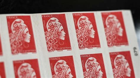 Le Traditionnel Timbre Rouge De La Poste Va Disparaître Par Quoi Va T Il être Remplacé
