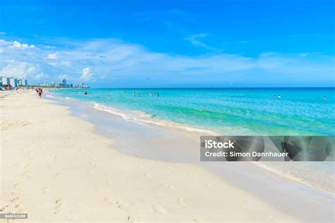 카리브 해에서 화창한 여름 날에 마이애미 사우스 비치 세계적으로 유명한 여행 플로리다 미국에 위치 관광에 대한 스톡 사진 및 기타 이미지 Istock