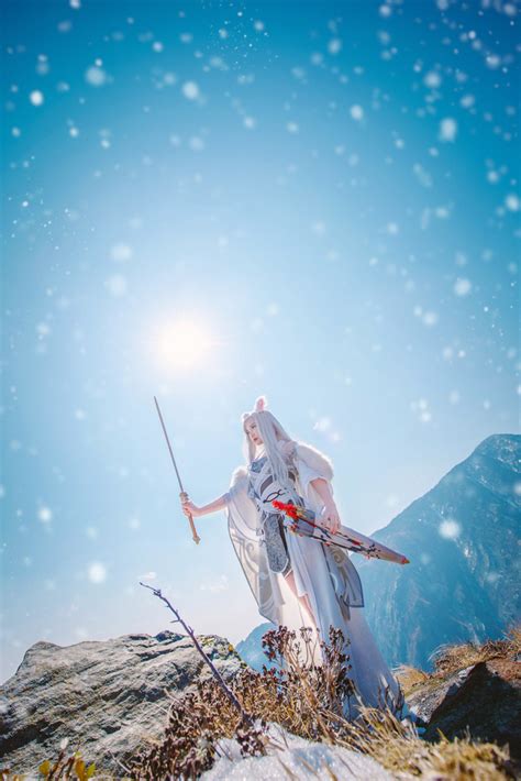 Ng M B Nh Cosplay H Ly Swordmage Trong Bom T N Game Online Thi N D